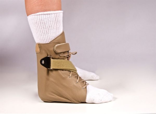 Gauntlet Fitting Guide - The Richie Brace